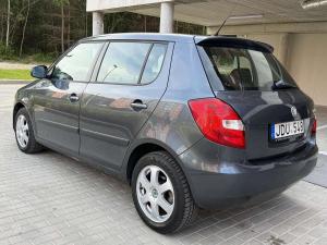 Pelēks Skoda Fabia 2009 Viļņa, ar dzinēja tilpumu 1.90 L un nobraukumu 263 tūkst. km par 2500 €, foto 3 vietnē AUTOMOTO.COM.LV