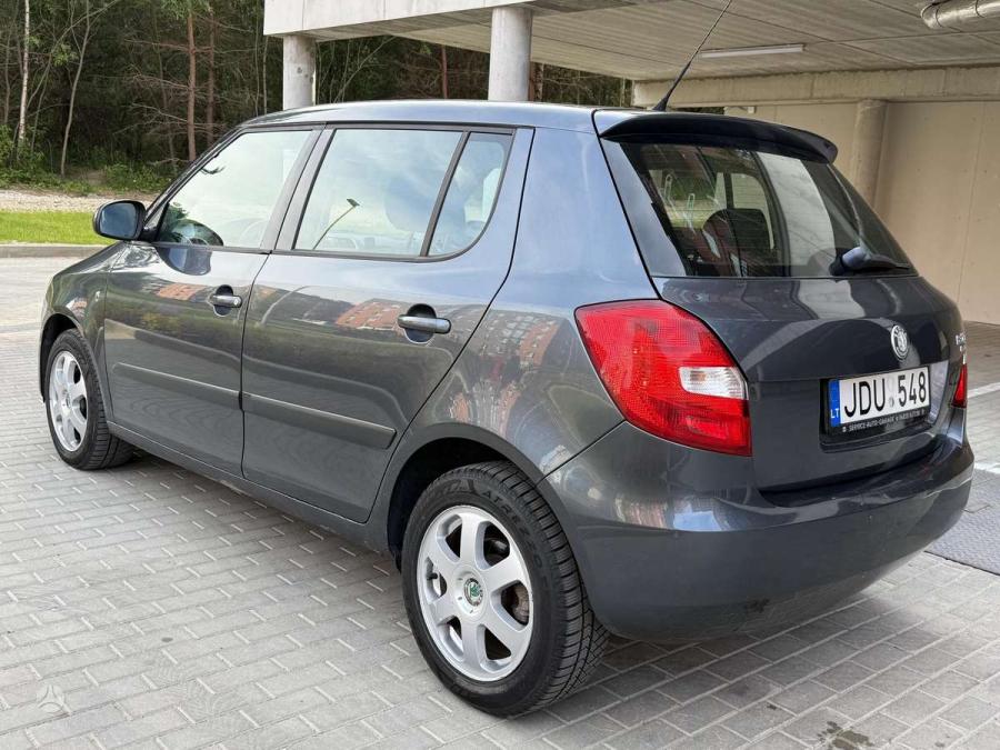Pelēks Skoda Fabia 2009 Viļņa, ar dzinēja tilpumu 1.90 L un nobraukumu 263 tūkst. km par 2500 €, foto 3 vietnē AUTOMOTO.COM.LV