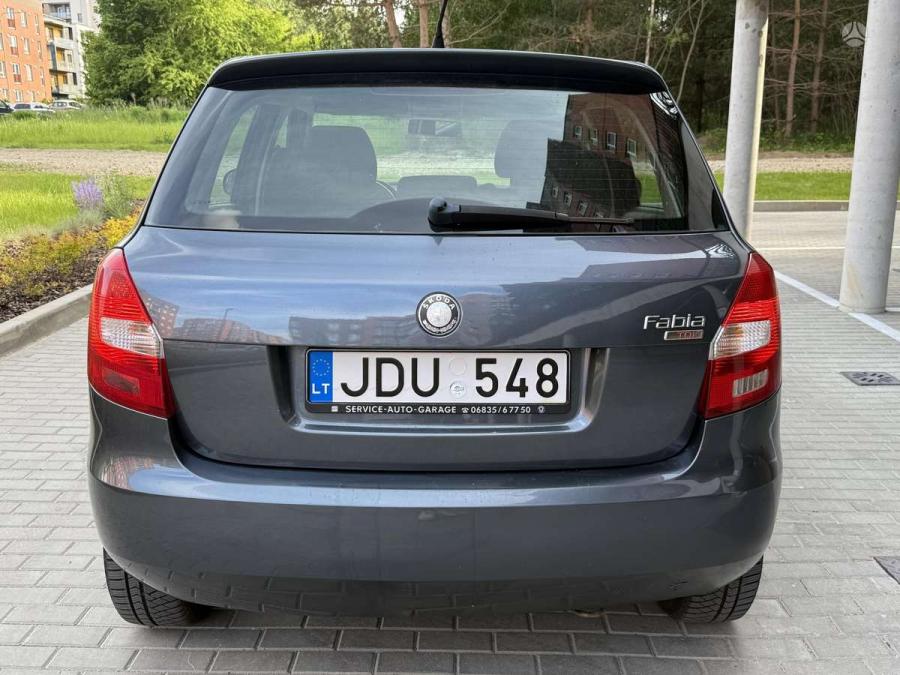 Pelēks Skoda Fabia 2009 Viļņa, ar dzinēja tilpumu 1.90 L un nobraukumu 263 tūkst. km par 2500 €, foto 4 vietnē AUTOMOTO.COM.LV