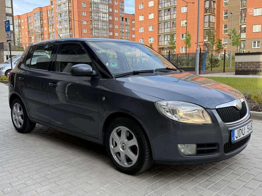 Pelēks Skoda Fabia 2009 Viļņa, ar dzinēja tilpumu 1.90 L un nobraukumu 263 tūkst. km par 2500 €, foto 6 vietnē AUTOMOTO.COM.LV