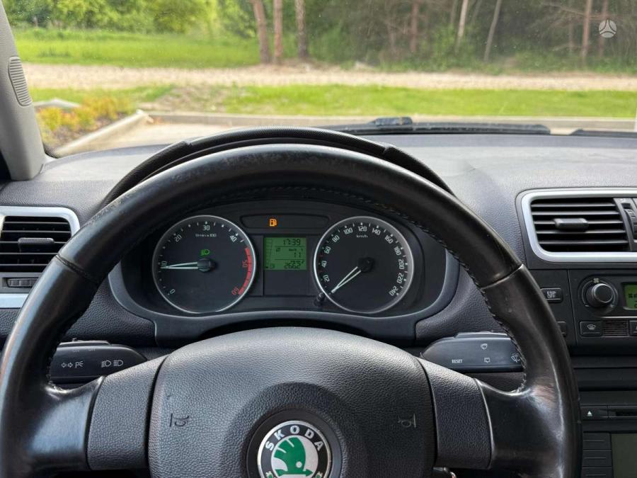 Pelēks Skoda Fabia 2009 Viļņa, ar dzinēja tilpumu 1.90 L un nobraukumu 263 tūkst. km par 2500 €, foto 10 vietnē AUTOMOTO.COM.LV