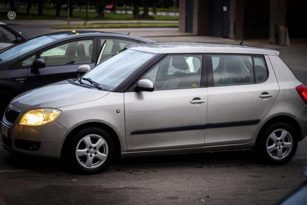 Grey Skoda Fabia 2009 in Vilnius, with an engine capacity of 1.20 L and mileage of 89 thousand km for 2500 €, photo 6 on AUTOMOTO.COM.LV