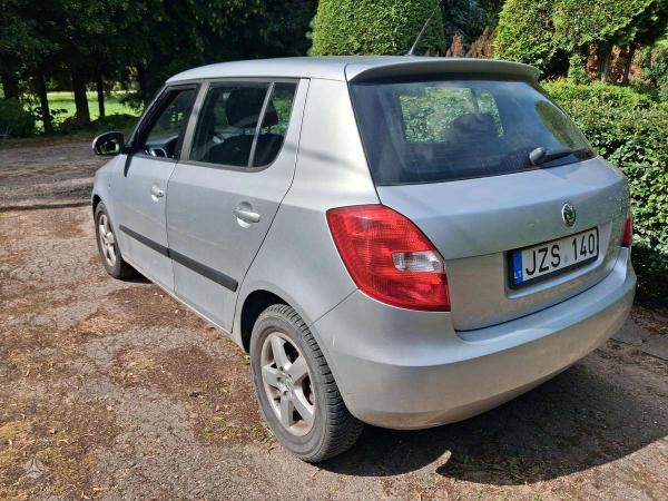 Pelēks Skoda Fabia 2009 Šauļi, ar dzinēja tilpumu 1.42 L un nobraukumu 213 tūkst. km par 2500 €, foto 3 vietnē AUTOMOTO.COM.LV