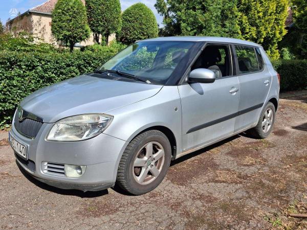 Pelēks Skoda Fabia 2009 Šauļi, ar dzinēja tilpumu 1.42 L un nobraukumu 213 tūkst. km par 2500 €, foto 4 vietnē AUTOMOTO.COM.LV