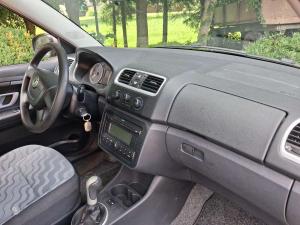 Grey Skoda Fabia 2009 in Siauliai, with an engine capacity of 1.42 L and mileage of 213 thousand km for 2500 €, photo 9 on AUTOMOTO.COM.LV
