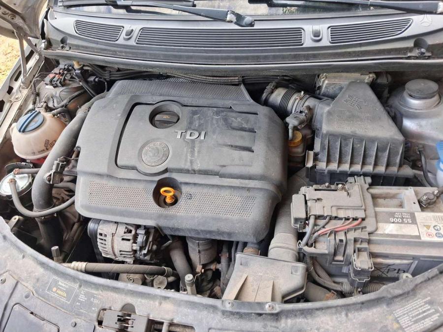 Grey Skoda Fabia 2009 in Siauliai, with an engine capacity of 1.42 L and mileage of 213 thousand km for 2500 €, photo 14 on AUTOMOTO.COM.LV