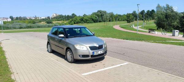 Pelēks Skoda Fabia 2009 Viļņa, ar dzinēja tilpumu 1.40 L un nobraukumu 300 tūkst. km par 470 €, foto 2 vietnē AUTOMOTO.COM.LV