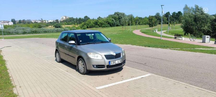 Серый Шкода Фабия 2009 в Вильнюс, объемом двигателя 1.40 л и пробегом 300 тыс. км за 470 €, фото 3 на AUTOMOTO.COM.LV