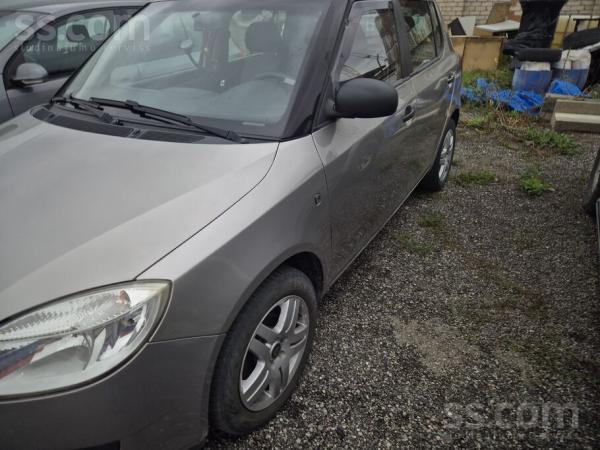 Pelēks Skoda Fabia 2009 Daugavpils, ar dzinēja tilpumu 1.20 L un nobraukumu 93 tūkst. km par 2500 €, foto 4 vietnē AUTOMOTO.COM.LV