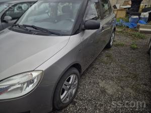 Grey Skoda Fabia 2009 in Daugavpils, with an engine capacity of 1.20 L and mileage of 93 thousand km for 2500 €, photo 4 on AUTOMOTO.COM.LV