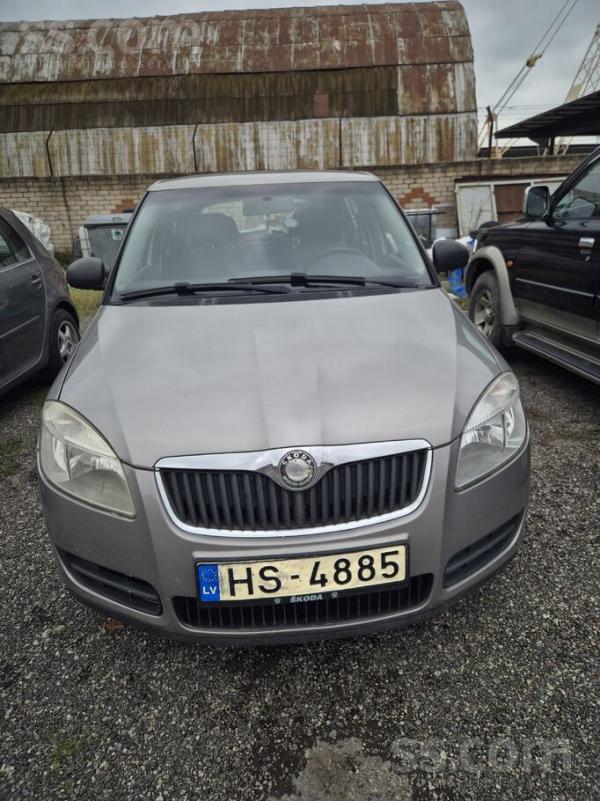Pelēks Skoda Fabia 2009 Daugavpils, ar dzinēja tilpumu 1.20 L un nobraukumu 93 tūkst. km par 2500 €, foto 1 vietnē AUTOMOTO.COM.LV