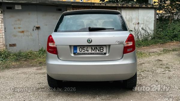 Grey Skoda Fabia 2009 in Tallinn, with an engine capacity of 1.40 L and mileage of 177 thousand km for 1300 €, photo 5 on AUTOMOTO.COM.LV