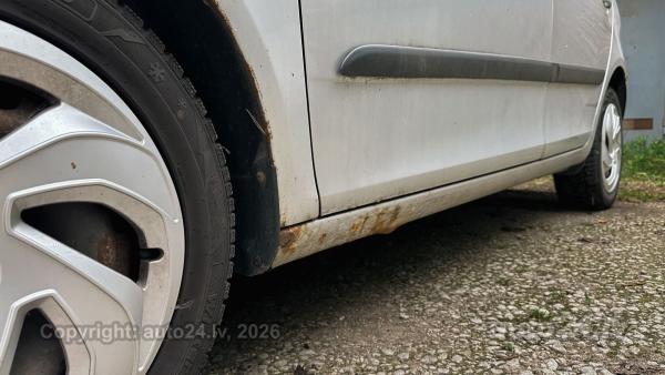 Grey Skoda Fabia 2009 in Tallinn, with an engine capacity of 1.40 L and mileage of 177 thousand km for 1300 €, photo 6 on AUTOMOTO.COM.LV