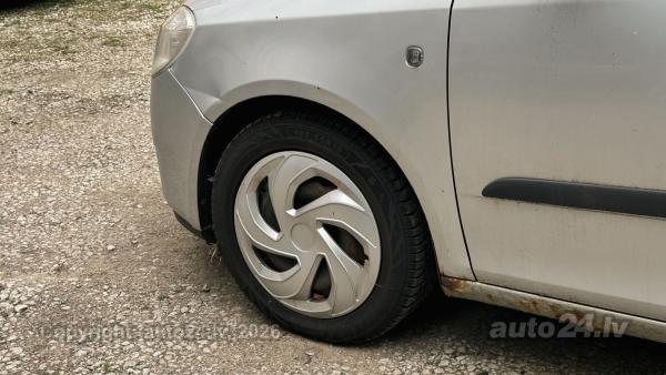 Grey Skoda Fabia 2009 in Tallinn, with an engine capacity of 1.40 L and mileage of 177 thousand km for 1300 €, photo 7 on AUTOMOTO.COM.LV
