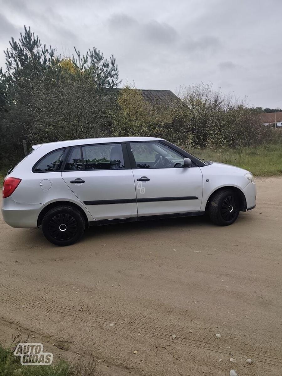 Pelēks Skoda Fabia 2009 Šilutė, ar dzinēja tilpumu 1.40 L un nobraukumu 288 tūkst. km par 1250 €, foto 5 vietnē AUTOMOTO.COM.LV
