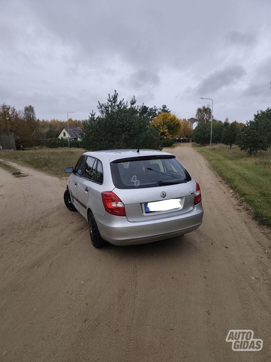 Pelēks Skoda Fabia 2009 Šilutė, ar dzinēja tilpumu 1.40 L un nobraukumu 288 tūkst. km par 1250 €, foto 6 vietnē AUTOMOTO.COM.LV