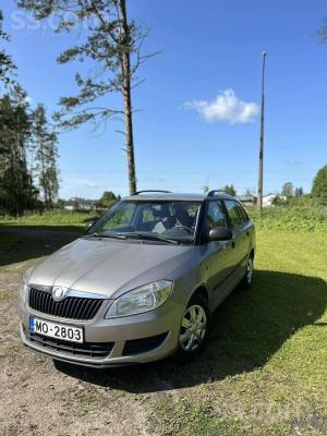 Pelēks Skoda Fabia 2010 Ogre, ar dzinēja tilpumu 1.20 L un nobraukumu 207 tūkst. km par 1600 €, foto 1 vietnē AUTOMOTO.COM.LV