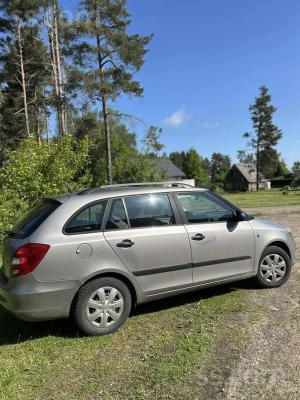 Pelēks Skoda Fabia 2010 Ogre, ar dzinēja tilpumu 1.20 L un nobraukumu 207 tūkst. km par 1600 €, foto 3 vietnē AUTOMOTO.COM.LV