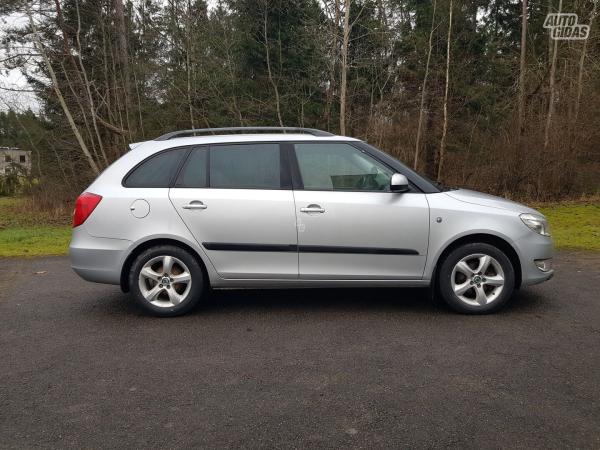 Pelēks Skoda Fabia 2010 Viļņa, ar dzinēja tilpumu 1.20 L un nobraukumu 257 tūkst. km par 1550 €, foto 2 vietnē AUTOMOTO.COM.LV