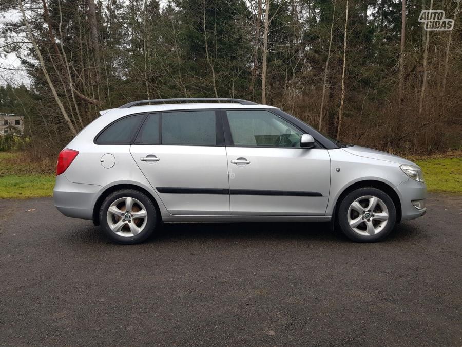 Pelēks Skoda Fabia 2010 Viļņa, ar dzinēja tilpumu 1.20 L un nobraukumu 257 tūkst. km par 1550 €, foto 2 vietnē AUTOMOTO.COM.LV