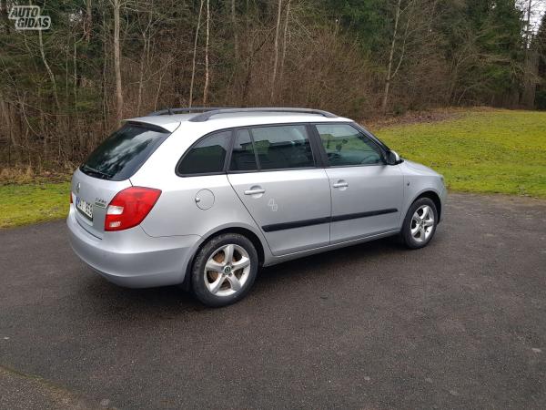 Pelēks Skoda Fabia 2010 Viļņa, ar dzinēja tilpumu 1.20 L un nobraukumu 257 tūkst. km par 1550 €, foto 3 vietnē AUTOMOTO.COM.LV