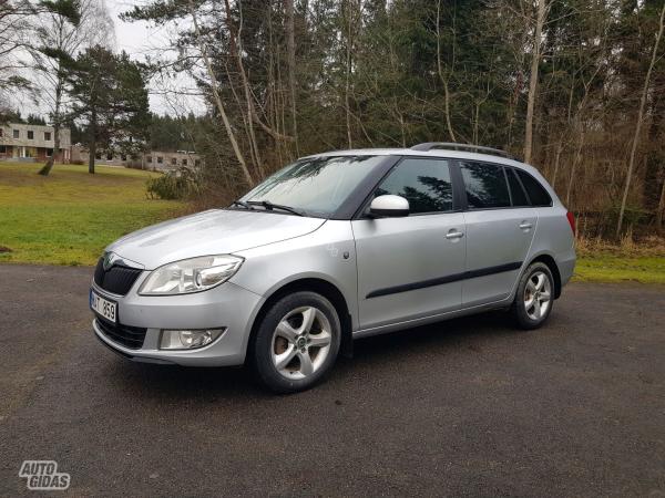 Pelēks Skoda Fabia 2010 Viļņa, ar dzinēja tilpumu 1.20 L un nobraukumu 257 tūkst. km par 1550 €, foto 4 vietnē AUTOMOTO.COM.LV