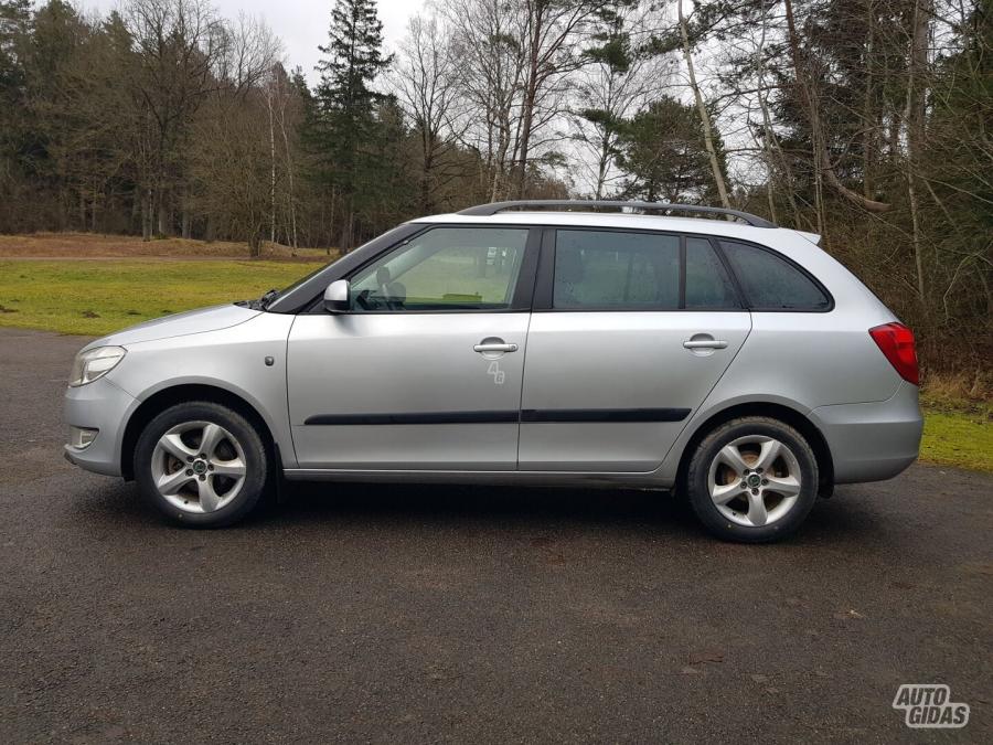 Pelēks Skoda Fabia 2010 Viļņa, ar dzinēja tilpumu 1.20 L un nobraukumu 257 tūkst. km par 1550 €, foto 5 vietnē AUTOMOTO.COM.LV