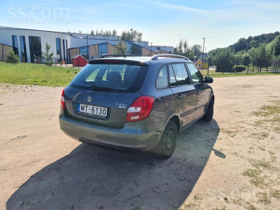 Pelēks Skoda Fabia 2010 Rīga, ar dzinēja tilpumu 1.40 L un nobraukumu 311 tūkst. km par 1700 €, foto 5 vietnē AUTOMOTO.COM.LV