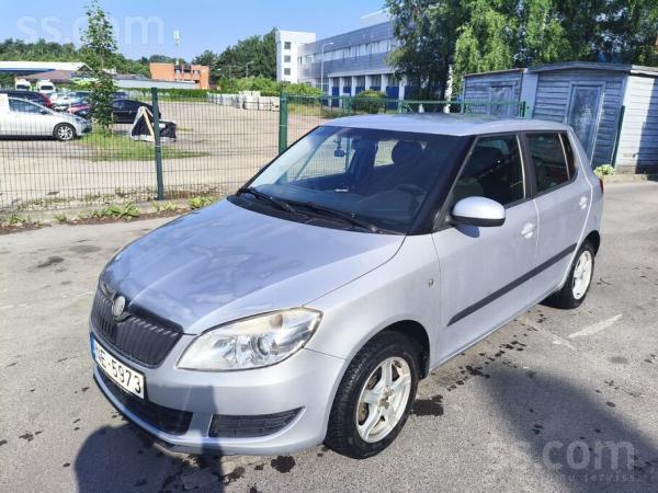 Серый Шкода Фабия 2010 в Рига, объемом двигателя 1.60 л и пробегом 222 тыс. км за 1150 €, фото 2 на AUTOMOTO.COM.LV