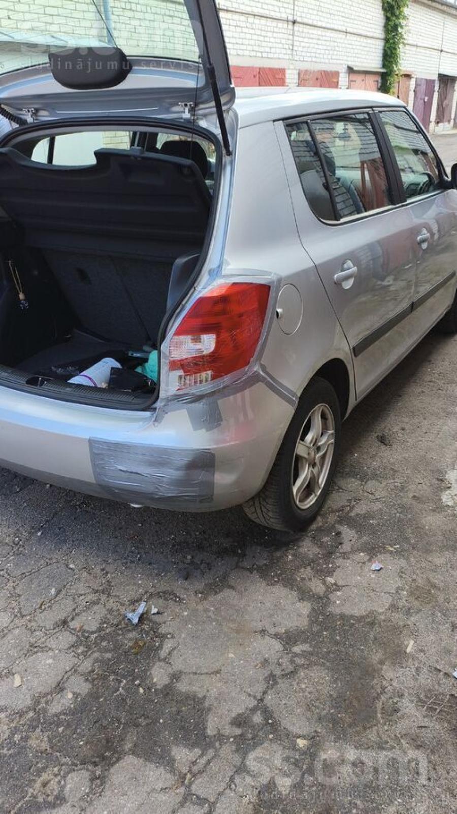 Grey Skoda Fabia 2010 in Riga, with an engine capacity of 1.60 L and mileage of 222 thousand km for 1150 €, photo 8 on AUTOMOTO.COM.LV