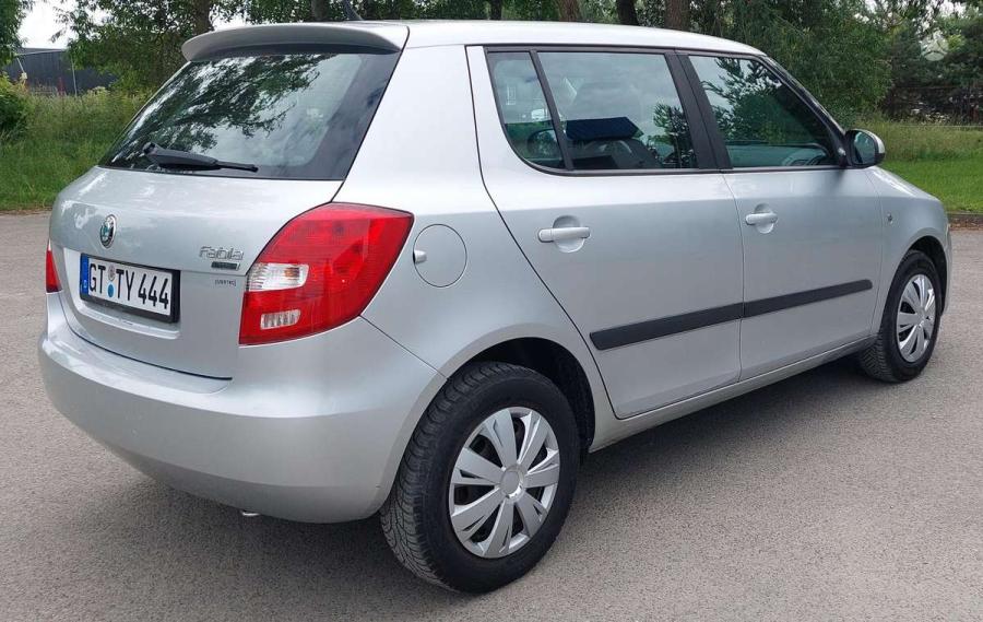 Pelēks Skoda Fabia 2010 Marijampole, ar dzinēja tilpumu 1.20 L un nobraukumu 225 tūkst. km par 2000 €, foto 5 vietnē AUTOMOTO.COM.LV
