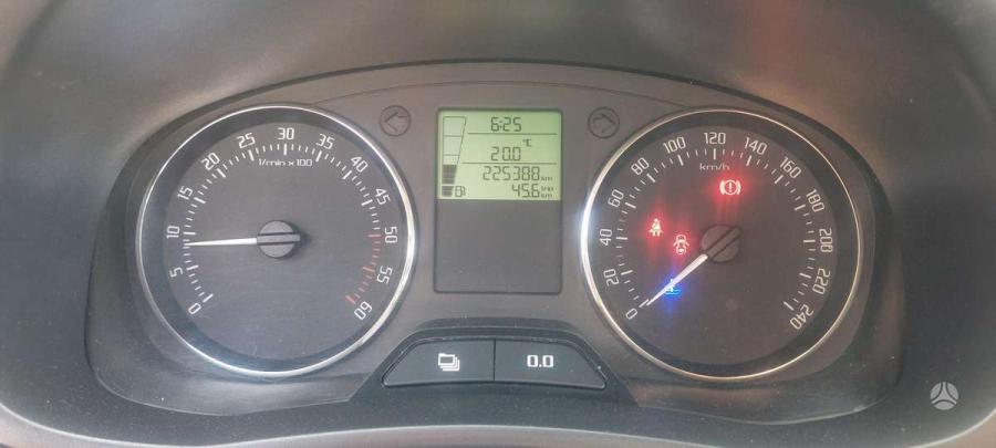 Pelēks Skoda Fabia 2010 Marijampole, ar dzinēja tilpumu 1.20 L un nobraukumu 225 tūkst. km par 2000 €, foto 10 vietnē AUTOMOTO.COM.LV