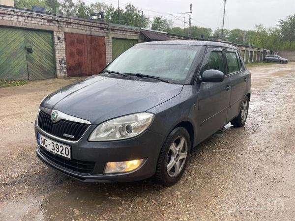 Grey Skoda Fabia 2011 in Riga, with an engine capacity of 1.20 L and mileage of 290 thousand km for 2200 €, photo 2 on AUTOMOTO.COM.LV