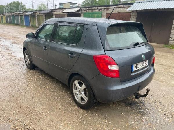 Grey Skoda Fabia 2011 in Riga, with an engine capacity of 1.20 L and mileage of 290 thousand km for 2200 €, photo 4 on AUTOMOTO.COM.LV