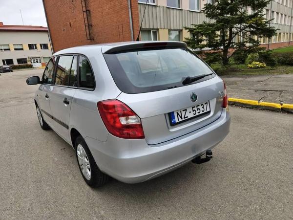 Pelēks Skoda Fabia 2011 Jēkabpils, ar dzinēja tilpumu 2.00 L un nobraukumu 189 tūkst. km par 3450 €, foto 6 vietnē AUTOMOTO.COM.LV