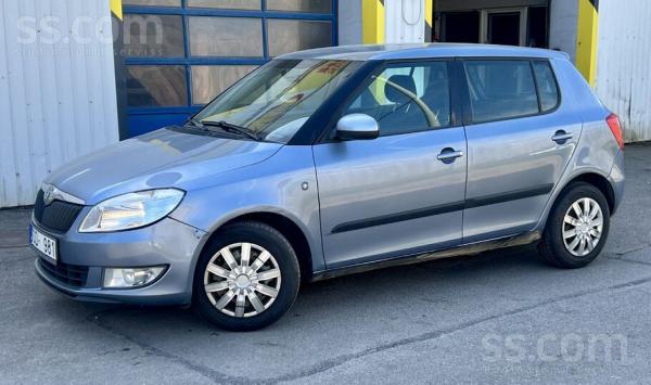 Pelēks Skoda Fabia 2011 Rīga, ar dzinēja tilpumu 1.20 L un nobraukumu 119 tūkst. km par 2595 €, foto 2 vietnē AUTOMOTO.COM.LV