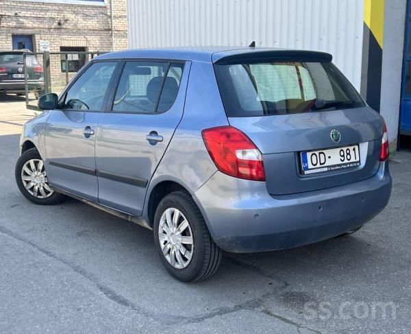 Pelēks Skoda Fabia 2011 Rīga, ar dzinēja tilpumu 1.20 L un nobraukumu 119 tūkst. km par 2595 €, foto 3 vietnē AUTOMOTO.COM.LV