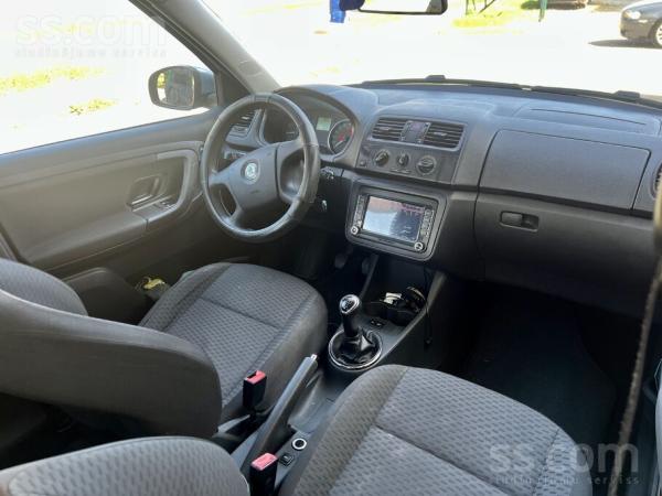 Pelēks Skoda Fabia 2011 Rīga, ar dzinēja tilpumu 1.20 L un nobraukumu 119 tūkst. km par 2595 €, foto 4 vietnē AUTOMOTO.COM.LV