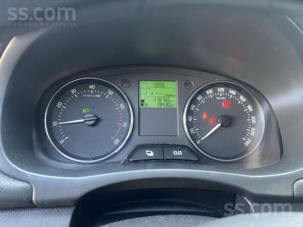 Pelēks Skoda Fabia 2011 Rīga, ar dzinēja tilpumu 1.20 L un nobraukumu 119 tūkst. km par 2595 €, foto 6 vietnē AUTOMOTO.COM.LV