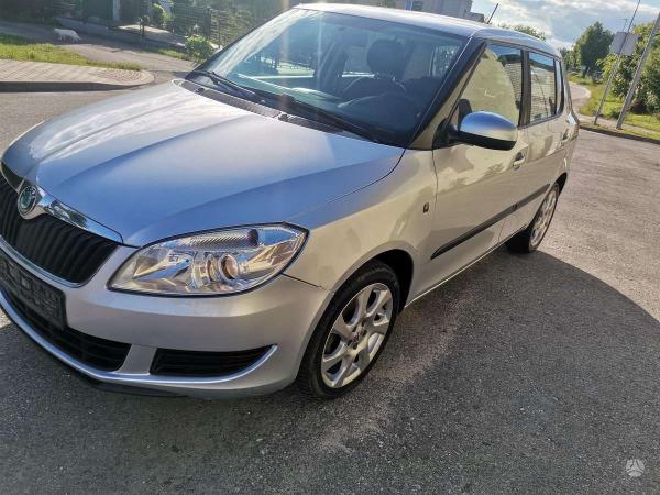 Grey Skoda Fabia 2011 in Varena, with an engine capacity of 1.20 L and mileage of 197 thousand km for 3750 €, photo 1 on AUTOMOTO.COM.LV