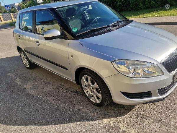 Grey Skoda Fabia 2011 in Varena, with an engine capacity of 1.20 L and mileage of 197 thousand km for 3750 €, photo 2 on AUTOMOTO.COM.LV