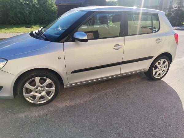 Grey Skoda Fabia 2011 in Varena, with an engine capacity of 1.20 L and mileage of 197 thousand km for 3750 €, photo 3 on AUTOMOTO.COM.LV
