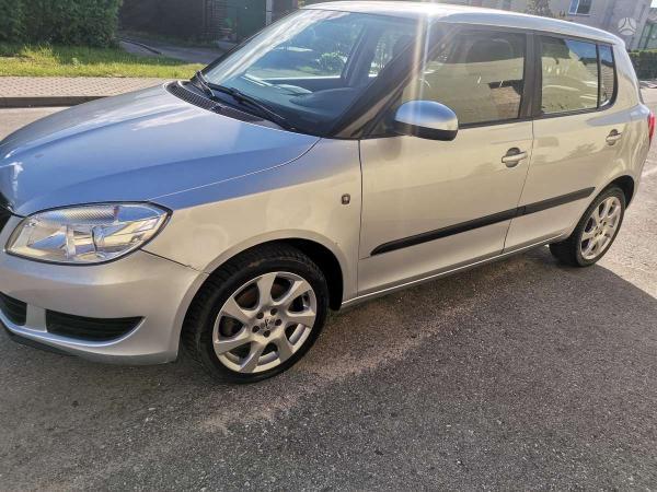 Grey Skoda Fabia 2011 in Varena, with an engine capacity of 1.20 L and mileage of 197 thousand km for 3750 €, photo 7 on AUTOMOTO.COM.LV