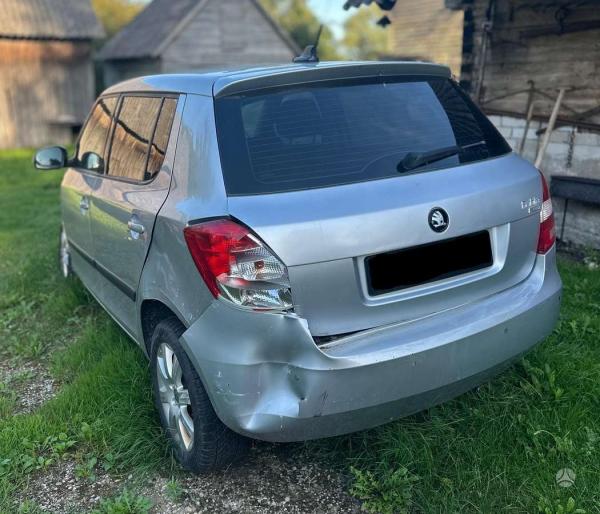 Pelēks Skoda Fabia 2011 Kazlų Rūda, ar dzinēja tilpumu 1.60 L un nobraukumu 230 tūkst. km par 700 €, foto 1 vietnē AUTOMOTO.COM.LV