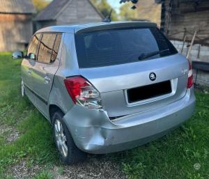 Pelēks Skoda Fabia 2011 Kazlų Rūda, ar dzinēja tilpumu 1.60 L un nobraukumu 230 tūkst. km par 700 €, foto  vietnē AUTOMOTO.COM.LV