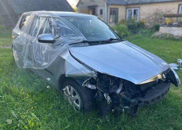 Pelēks Skoda Fabia 2011 Kazlų Rūda, ar dzinēja tilpumu 1.60 L un nobraukumu 230 tūkst. km par 700 €, foto 3 vietnē AUTOMOTO.COM.LV
