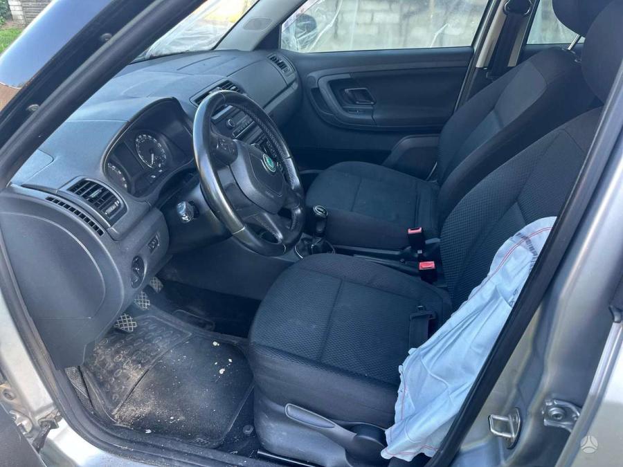 Pelēks Skoda Fabia 2011 Kazlų Rūda, ar dzinēja tilpumu 1.60 L un nobraukumu 230 tūkst. km par 700 €, foto 5 vietnē AUTOMOTO.COM.LV