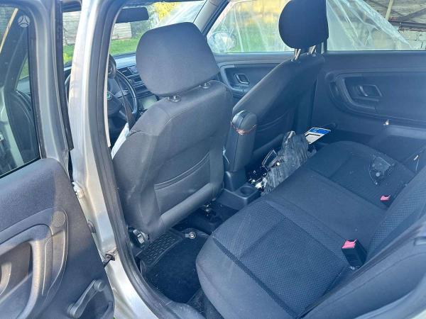 Pelēks Skoda Fabia 2011 Kazlų Rūda, ar dzinēja tilpumu 1.60 L un nobraukumu 230 tūkst. km par 700 €, foto 6 vietnē AUTOMOTO.COM.LV