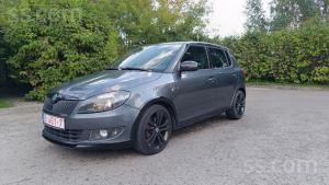 Pelēks Skoda Fabia 2011 Rīga, ar dzinēja tilpumu 1.60 L un nobraukumu 237 tūkst. km par 4900 €, foto  vietnē AUTOMOTO.COM.LV