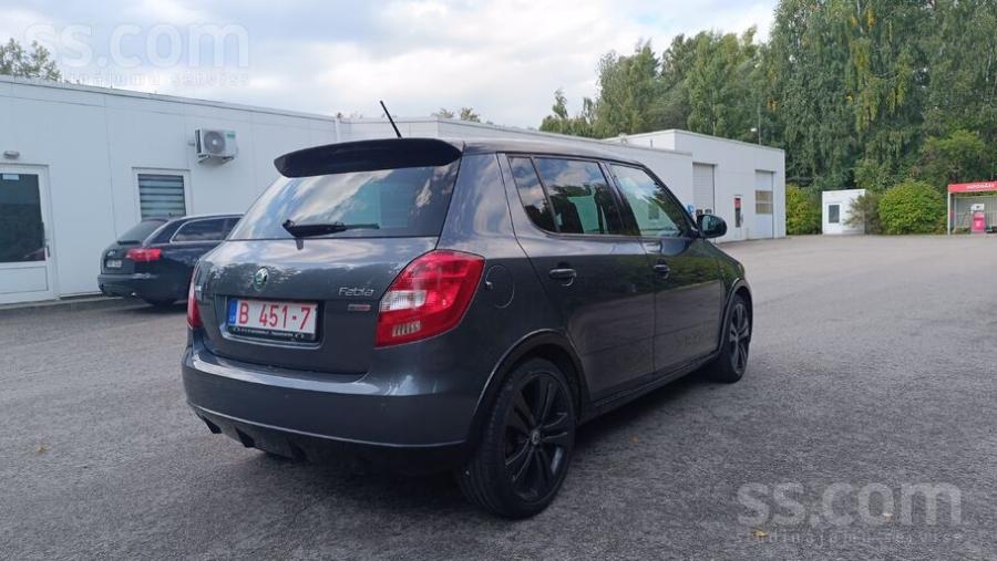 Pelēks Skoda Fabia 2011 Rīga, ar dzinēja tilpumu 1.60 L un nobraukumu 237 tūkst. km par 4900 €, foto 7 vietnē AUTOMOTO.COM.LV